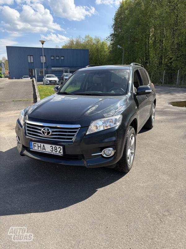 Toyota RAV4 2011 in Klaipeda, with an engine capacity of 2.20 L and mileage of 293 thousand km for 6700 €, photo 1 on AUTOMOTO.COM.LV