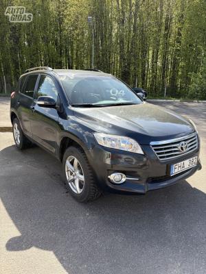 Toyota RAV4 2011 in Klaipeda, with an engine capacity of 2.20 L and mileage of 293 thousand km for 6700 €, photo 3 on AUTOMOTO.COM.LV