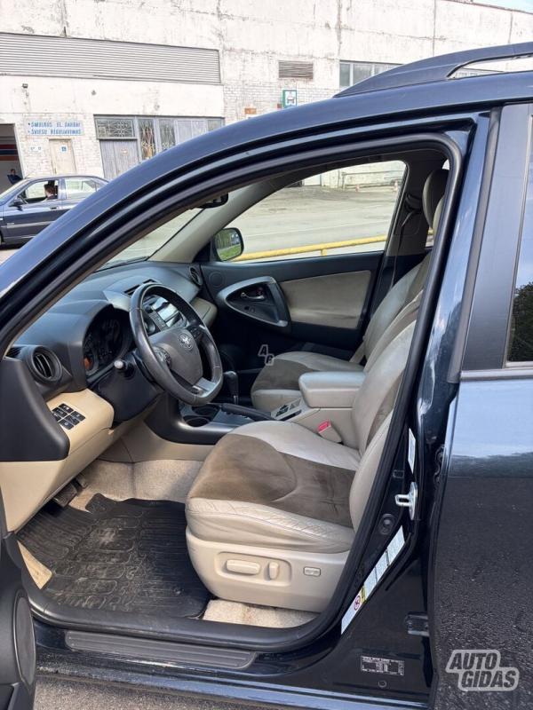 Toyota RAV4 2011 in Klaipeda, with an engine capacity of 2.20 L and mileage of 293 thousand km for 6700 €, photo 6 on AUTOMOTO.COM.LV