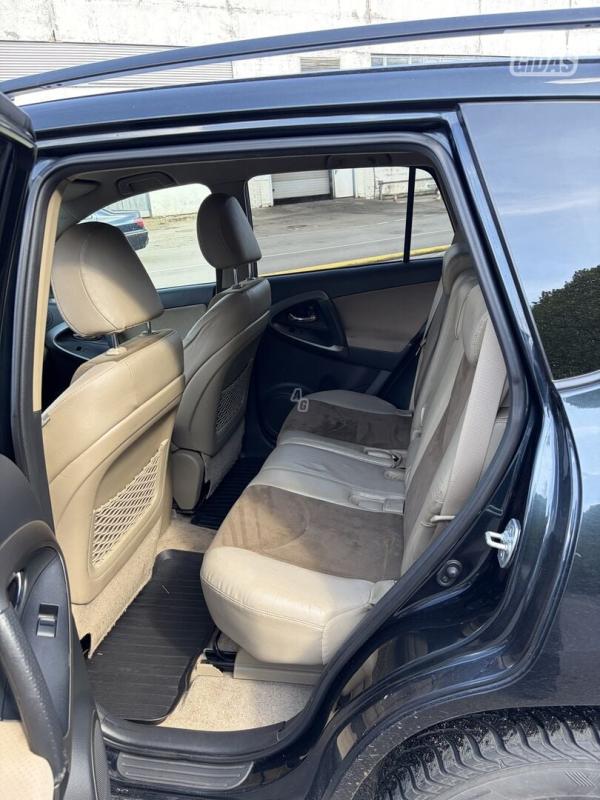 Toyota RAV4 2011 in Klaipeda, with an engine capacity of 2.20 L and mileage of 293 thousand km for 6700 €, photo 7 on AUTOMOTO.COM.LV