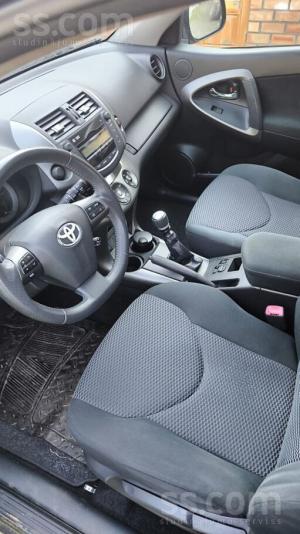 Toyota RAV4 2012 Daugavpils, ar dzinēja tilpumu 2.20 L un nobraukumu 236 tūkst. km par 7700 €, foto  vietnē AUTOMOTO.COM.LV