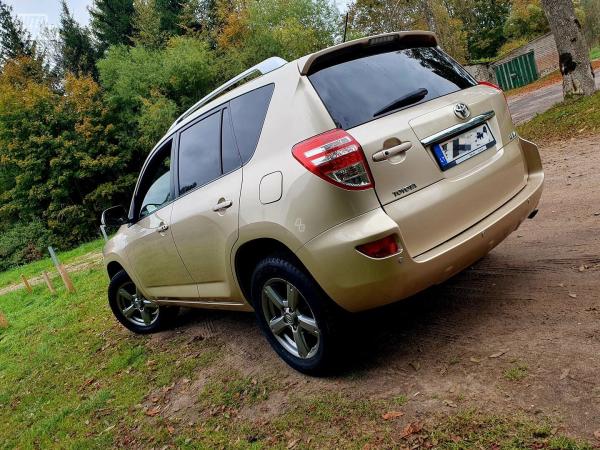 Toyota RAV4 2012 in Vilnius, with an engine capacity of 2.00 L and mileage of 151 thousand km for 9900 €, photo 5 on AUTOMOTO.COM.LV