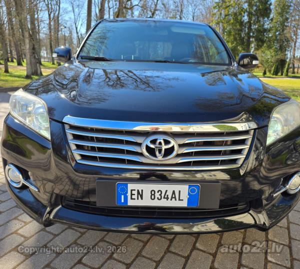 Toyota RAV4 2012 in Tallinn, with an engine capacity of 2.20 L and mileage of 199 thousand km for 8880 €, photo 1 on AUTOMOTO.COM.LV