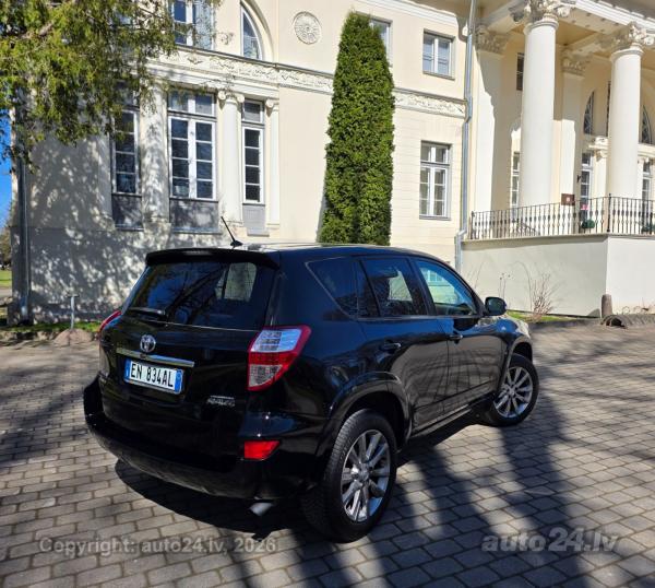 Toyota RAV4 2012 in Tallinn, with an engine capacity of 2.20 L and mileage of 199 thousand km for 8880 €, photo 2 on AUTOMOTO.COM.LV