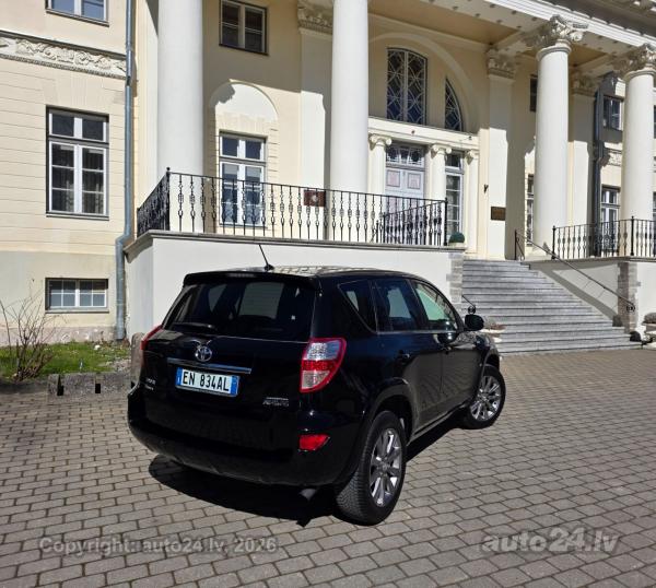 Toyota RAV4 2012 in Tallinn, with an engine capacity of 2.20 L and mileage of 199 thousand km for 8880 €, photo 7 on AUTOMOTO.COM.LV