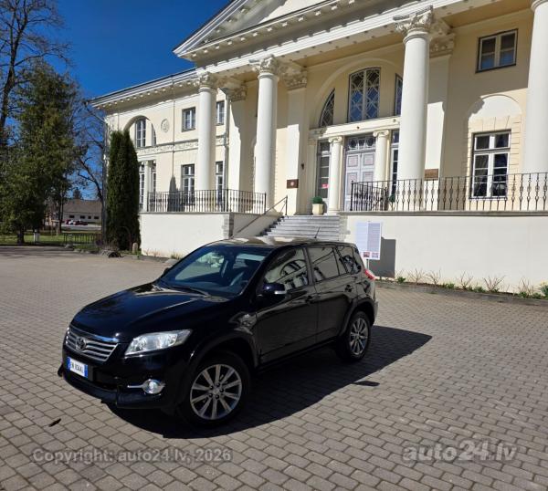 Toyota RAV4 2012 in Tallinn, with an engine capacity of 2.20 L and mileage of 199 thousand km for 8880 €, photo 8 on AUTOMOTO.COM.LV