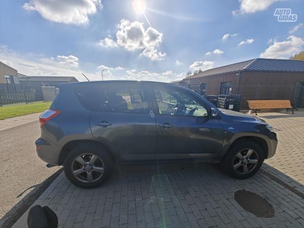 Toyota RAV4 2012 Viļņa, ar dzinēja tilpumu 2.20 L un nobraukumu 105 tūkst. km par 9700 €, foto 2 vietnē AUTOMOTO.COM.LV