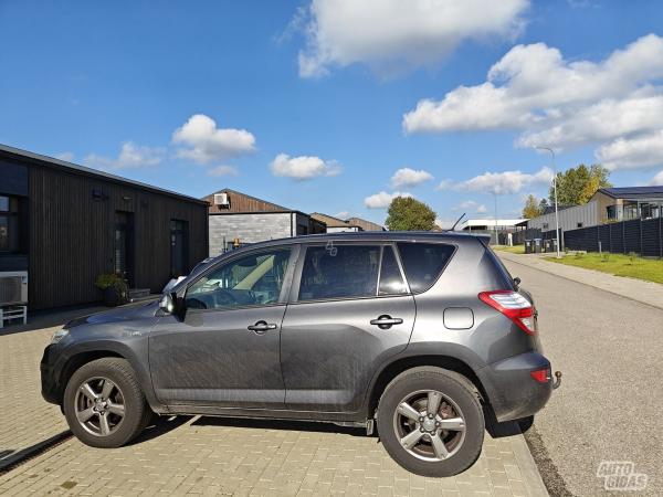 Toyota RAV4 2012 Viļņa, ar dzinēja tilpumu 2.20 L un nobraukumu 105 tūkst. km par 9700 €, foto 4 vietnē AUTOMOTO.COM.LV