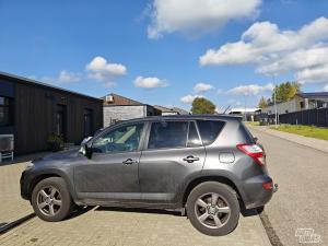 Toyota RAV4 2012 in Vilnius, with an engine capacity of 2.20 L and mileage of 105 thousand km for 9700 €, photo 5 on AUTOMOTO.COM.LV