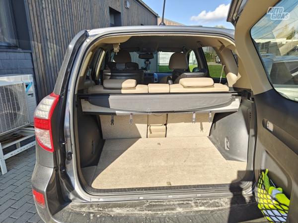 Toyota RAV4 2012 Viļņa, ar dzinēja tilpumu 2.20 L un nobraukumu 105 tūkst. km par 9700 €, foto 5 vietnē AUTOMOTO.COM.LV
