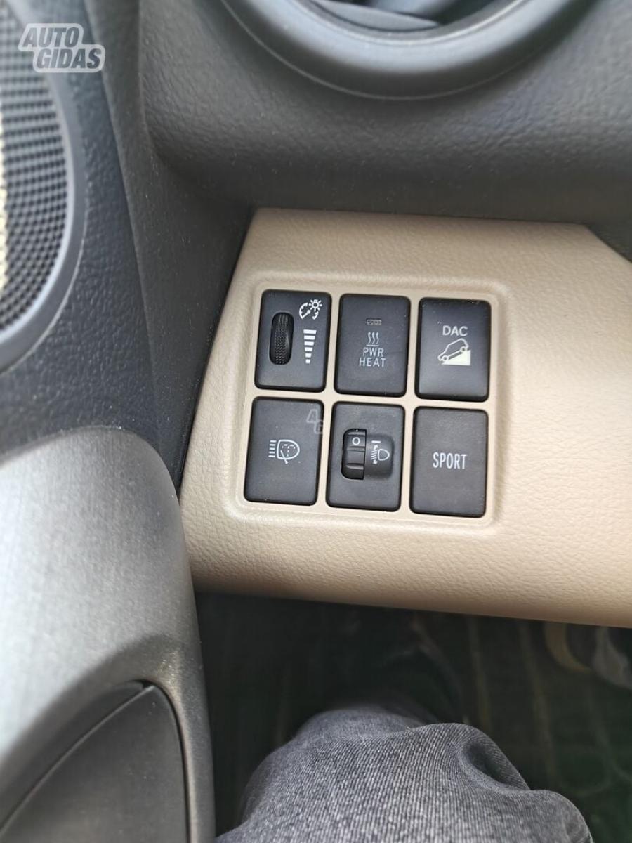 Toyota RAV4 2012 in Vilnius, with an engine capacity of 2.20 L and mileage of 105 thousand km for 9700 €, photo 12 on AUTOMOTO.COM.LV