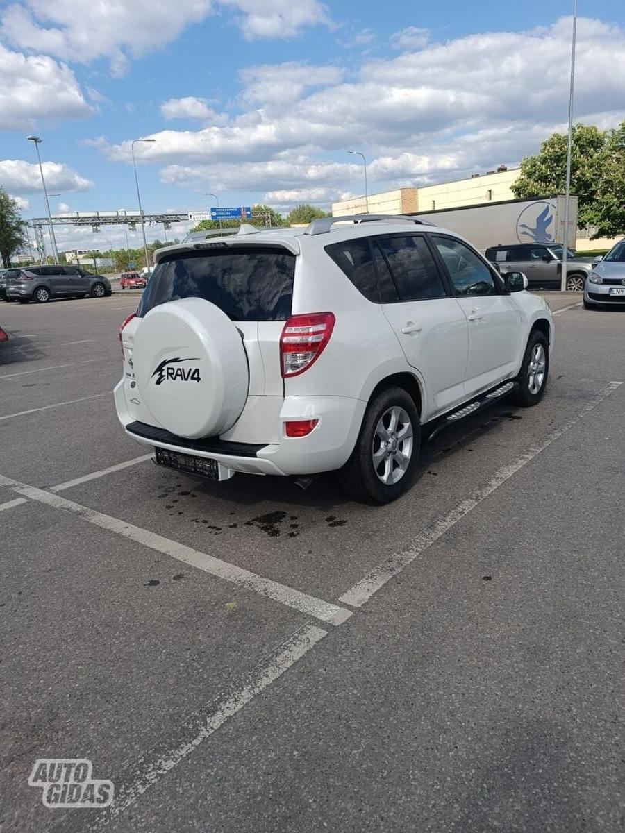 Toyota RAV4 2012 Viļņa, ar dzinēja tilpumu 2.20 L un nobraukumu 290 tūkst. km par 6700 €, foto 4 vietnē AUTOMOTO.COM.LV