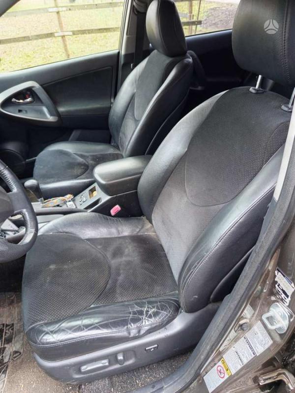 Toyota RAV4 2012 Utena, ar dzinēja tilpumu 2.23 L un nobraukumu 333 tūkst. km par 3500 €, foto 1 vietnē AUTOMOTO.COM.LV