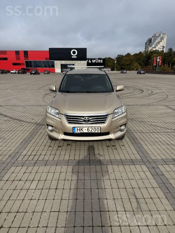 Toyota RAV4 2012 in Riga on AUTOMOTO.COM.LV Toyota RAV4 2012 in Riga, with an engine capacity of 2.20 L and mileage of 285 thousand km for 4490 €, photo 1 on AUTOMOTO.COM.LV