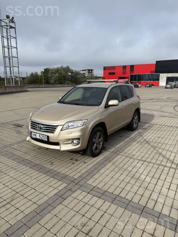 Toyota RAV4 2012 in Riga on AUTOMOTO.COM.LV Toyota RAV4 2012 in Riga, with an engine capacity of 2.20 L and mileage of 285 thousand km for 4490 €, photo 3 on AUTOMOTO.COM.LV