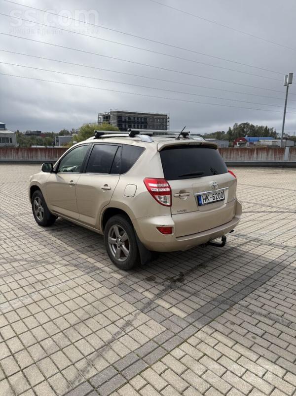 Toyota RAV4 2012 in Riga on AUTOMOTO.COM.LV Toyota RAV4 2012 in Riga, with an engine capacity of 2.20 L and mileage of 285 thousand km for 4490 €, photo 4 on AUTOMOTO.COM.LV
