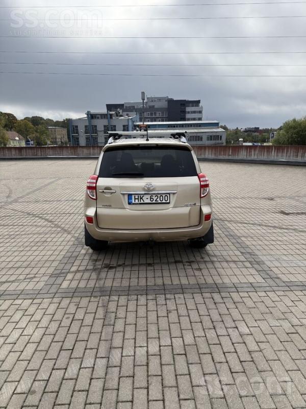 Toyota RAV4 2012 in Riga on AUTOMOTO.COM.LV Toyota RAV4 2012 in Riga, with an engine capacity of 2.20 L and mileage of 285 thousand km for 4490 €, photo 5 on AUTOMOTO.COM.LV