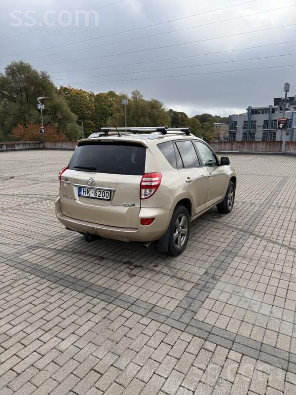 Toyota RAV4 2012 in Riga on AUTOMOTO.COM.LV Toyota RAV4 2012 in Riga, with an engine capacity of 2.20 L and mileage of 285 thousand km for 4490 €, photo 6 on AUTOMOTO.COM.LV