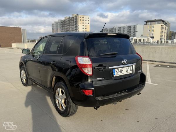 Toyota RAV4 2012 Viļņa, ar dzinēja tilpumu 2.20 L un nobraukumu 278 tūkst. km par 5400 €, foto 4 vietnē AUTOMOTO.COM.LV