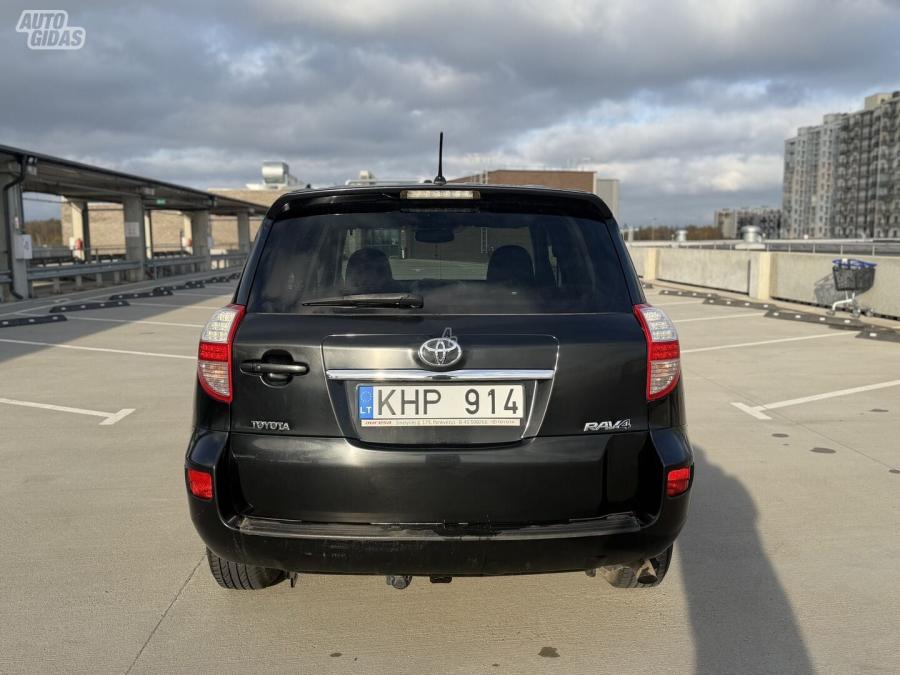 Toyota RAV4 2012 in Vilnius, with an engine capacity of 2.20 L and mileage of 278 thousand km for 5400 €, photo 5 on AUTOMOTO.COM.LV
