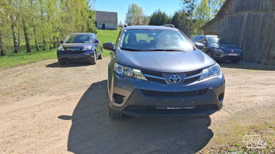 Toyota RAV4 2013 in Vilnius, with an engine capacity of 2.20 L and mileage of 194 thousand km for 9950 €, photo 3 on AUTOMOTO.COM.LV