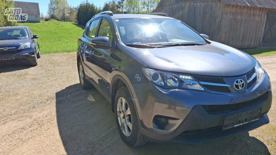 Toyota RAV4 2013 in Vilnius, with an engine capacity of 2.20 L and mileage of 194 thousand km for 9950 €, photo 4 on AUTOMOTO.COM.LV