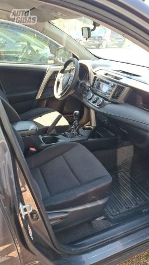 Toyota RAV4 2013 in Vilnius, with an engine capacity of 2.20 L and mileage of 194 thousand km for 9950 €, photo 10 on AUTOMOTO.COM.LV
