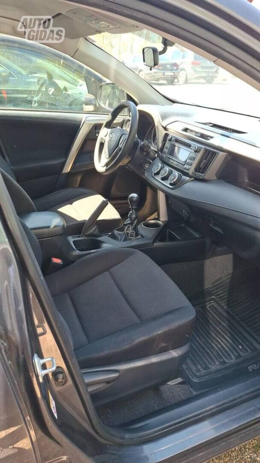 Toyota RAV4 2013 in Vilnius, with an engine capacity of 2.20 L and mileage of 194 thousand km for 9950 €, photo 10 on AUTOMOTO.COM.LV