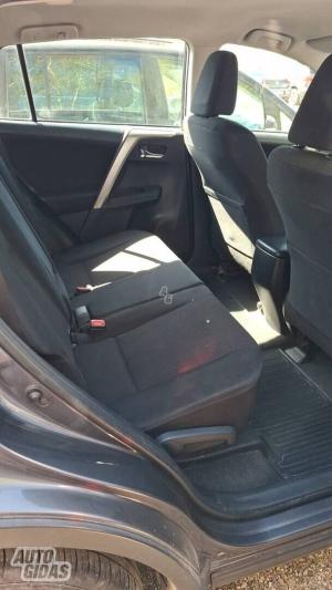 Toyota RAV4 2013 in Vilnius, with an engine capacity of 2.20 L and mileage of 194 thousand km for 9950 €, photo 11 on AUTOMOTO.COM.LV