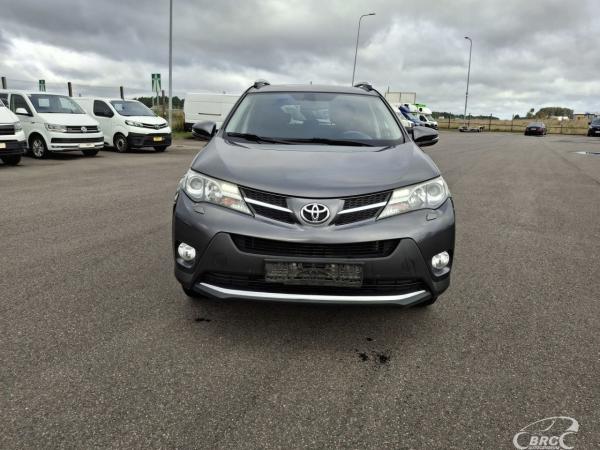 Toyota RAV4 2013 in Vilnius on AUTOMOTO.COM.LV Toyota RAV4 2013 in Vilnius, with an engine capacity of 1.99 L and mileage of 197 thousand km for 11900 €, photo 3 on AUTOMOTO.COM.LV