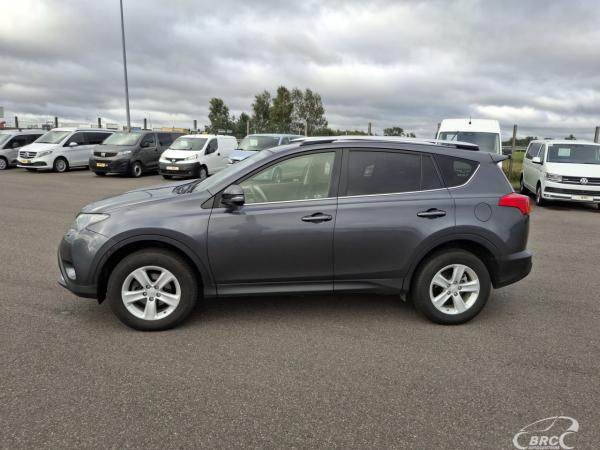Toyota RAV4 2013 in Vilnius on AUTOMOTO.COM.LV Toyota RAV4 2013 in Vilnius, with an engine capacity of 1.99 L and mileage of 197 thousand km for 11900 €, photo 5 on AUTOMOTO.COM.LV