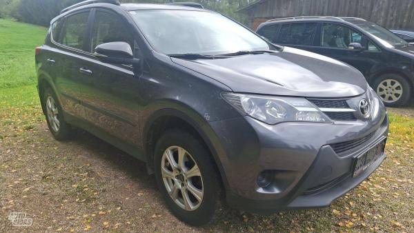 Toyota RAV4 2013 in Sirvintos, with an engine capacity of 2.20 L and mileage of 193 thousand km for 9800 €, photo 3 on AUTOMOTO.COM.LV