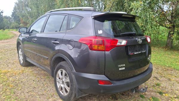 Toyota RAV4 2013 in Sirvintos, with an engine capacity of 2.20 L and mileage of 193 thousand km for 9800 €, photo 5 on AUTOMOTO.COM.LV