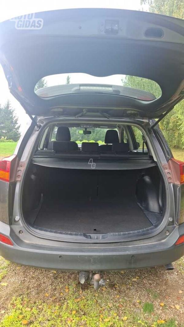 Toyota RAV4 2013 in Sirvintos, with an engine capacity of 2.20 L and mileage of 193 thousand km for 9800 €, photo 6 on AUTOMOTO.COM.LV