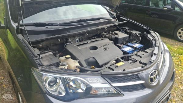 Toyota RAV4 2013 in Sirvintos, with an engine capacity of 2.20 L and mileage of 193 thousand km for 9800 €, photo 7 on AUTOMOTO.COM.LV