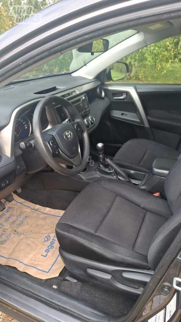 Toyota RAV4 2013 in Sirvintos, with an engine capacity of 2.20 L and mileage of 193 thousand km for 9800 €, photo 9 on AUTOMOTO.COM.LV