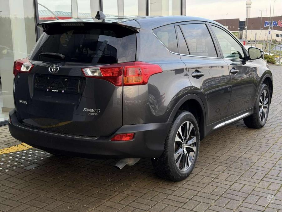 Toyota RAV4 2014 in Vilnius, with an engine capacity of 2.23 L and mileage of 247 thousand km for 10999 €, photo 5 on AUTOMOTO.COM.LV