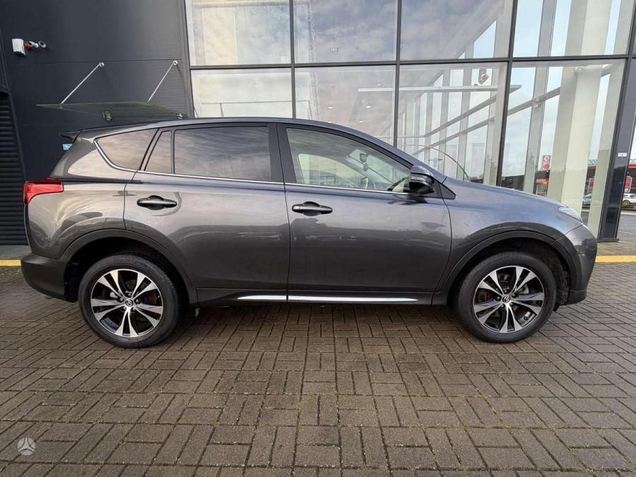 Toyota RAV4 2014 in Vilnius, with an engine capacity of 2.23 L and mileage of 247 thousand km for 10999 €, photo 6 on AUTOMOTO.COM.LV
