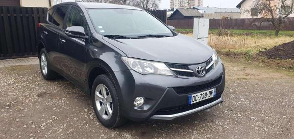 Toyota RAV4 2014 in Panevezys, with an engine capacity of 2.00 L and mileage of 240 thousand km for 9900 €, photo 5 on AUTOMOTO.COM.LV