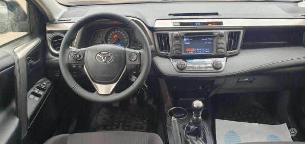 Toyota RAV4 2014 in Panevezys, with an engine capacity of 2.00 L and mileage of 240 thousand km for 9900 €, photo 6 on AUTOMOTO.COM.LV