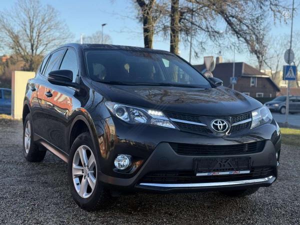 Toyota RAV4 2014 in Ukmerge, with an engine capacity of 2.00 L and mileage of 231 thousand km for 10750 €, photo 1 on AUTOMOTO.COM.LV
