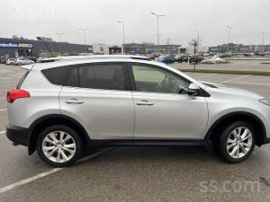 Toyota RAV4 2014 in Riga, with an engine capacity of 2.00 L and mileage of 148 thousand km for 11500 €, photo 4 on AUTOMOTO.COM.LV
