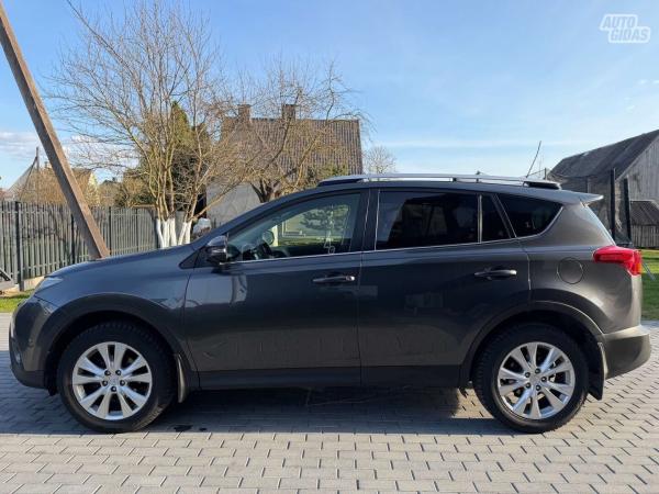 Toyota RAV4 2014 in Panevezys, with an engine capacity of 2.20 L and mileage of 205 thousand km for 12700 €, photo 5 on AUTOMOTO.COM.LV