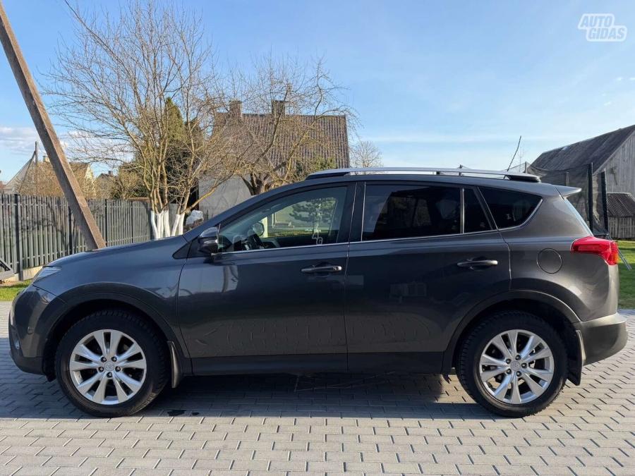 Toyota RAV4 2014 in Panevezys, with an engine capacity of 2.20 L and mileage of 205 thousand km for 12700 €, photo 6 on AUTOMOTO.COM.LV