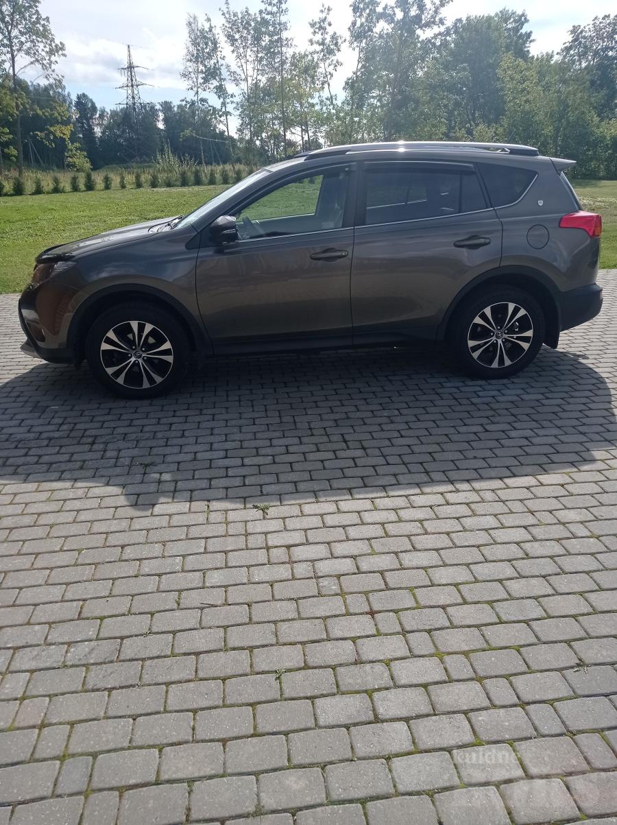 Toyota RAV4 2015 in Kuressaare, with an engine capacity of 2.00 L and mileage of 151 thousand km for 17499 €, photo 1 on AUTOMOTO.COM.LV