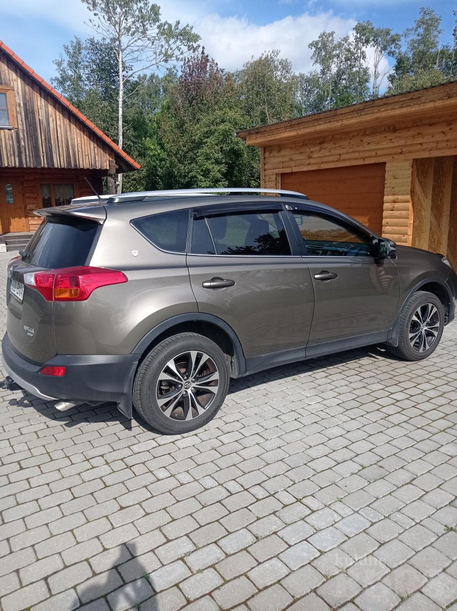 Toyota RAV4 2015 in Kuressaare, with an engine capacity of 2.00 L and mileage of 151 thousand km for 17499 €, photo 2 on AUTOMOTO.COM.LV