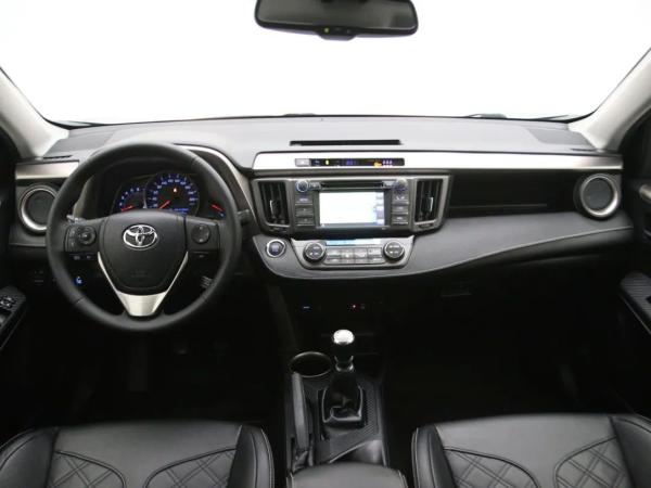 Toyota RAV4 2015 in Vilnius, with an engine capacity of 2.00 L and mileage of 199 thousand km for 13499 €, photo 2 on AUTOMOTO.COM.LV