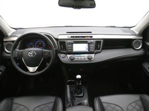 Toyota RAV4 2015 in Vilnius, with an engine capacity of 2.00 L and mileage of 199 thousand km for 13499 €, photo 3 on AUTOMOTO.COM.LV