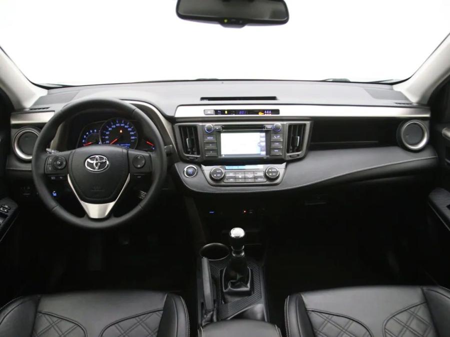 Toyota RAV4 2015 in Vilnius, with an engine capacity of 2.00 L and mileage of 199 thousand km for 13499 €, photo 3 on AUTOMOTO.COM.LV