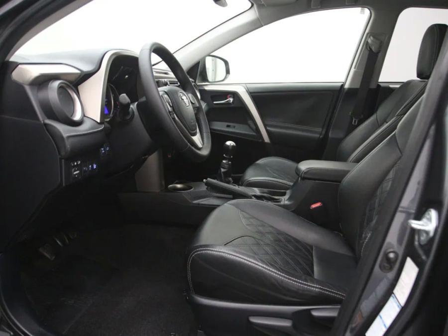 Toyota RAV4 2015 in Vilnius, with an engine capacity of 2.00 L and mileage of 199 thousand km for 13499 €, photo 5 on AUTOMOTO.COM.LV